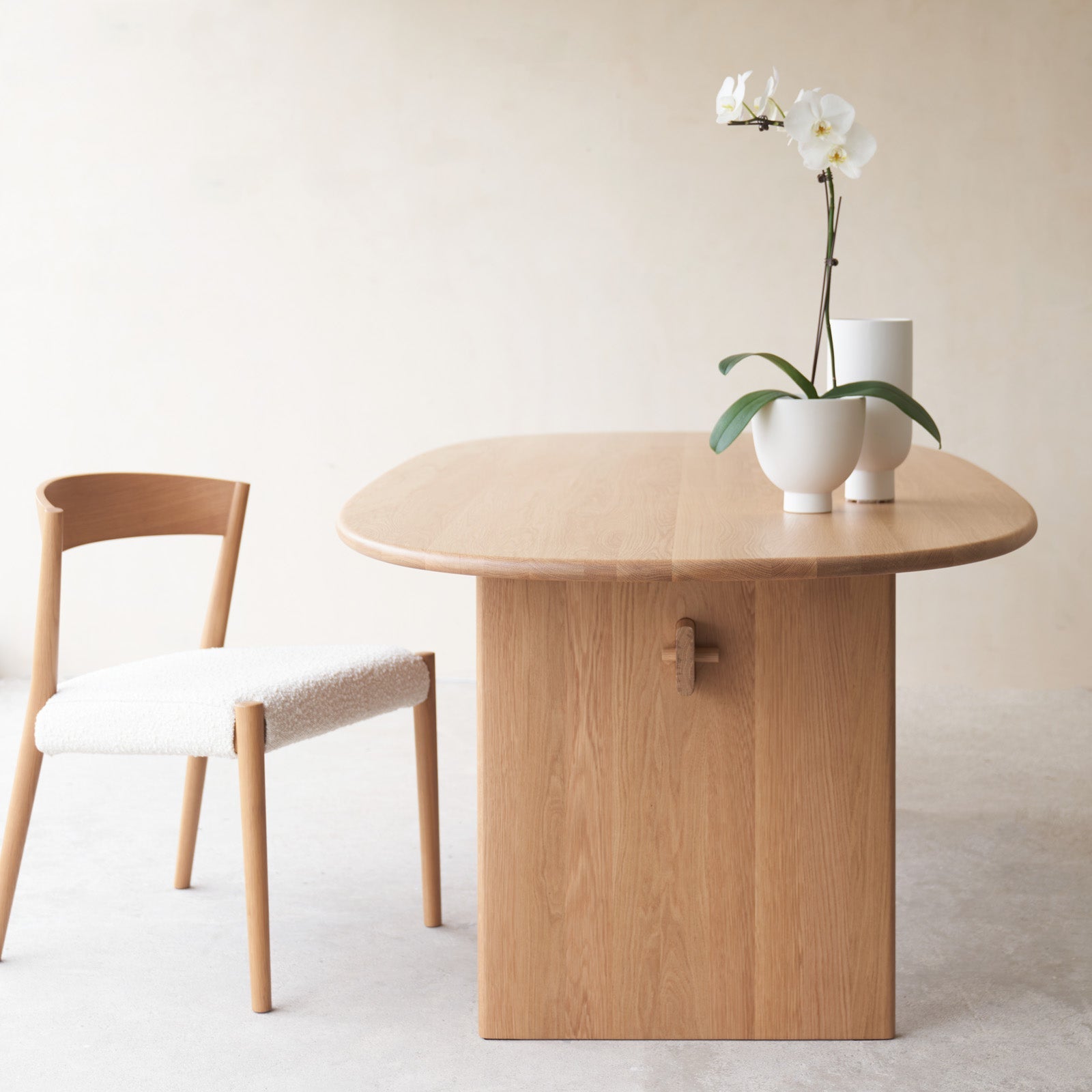 Kelly Dining Table | Oak – Originals Furniture